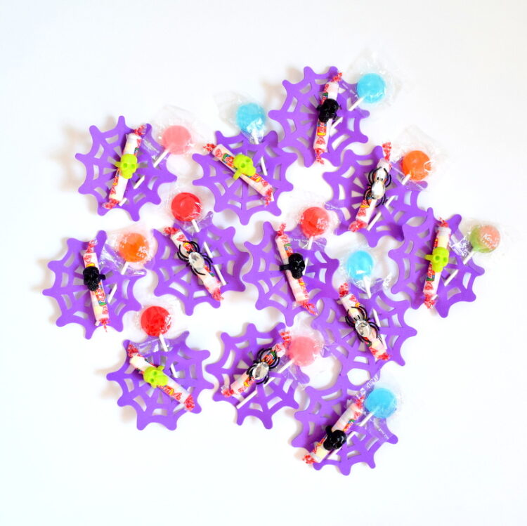 Super Easy DIY Spiderweb Halloween Treats that your kids can make!