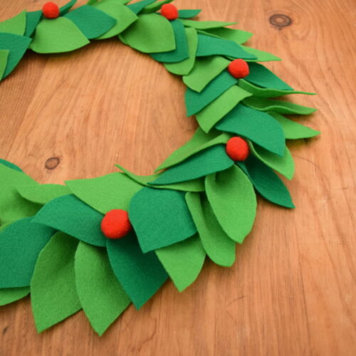 How to make a Festive Felt Christmas wreath - northstory + co.